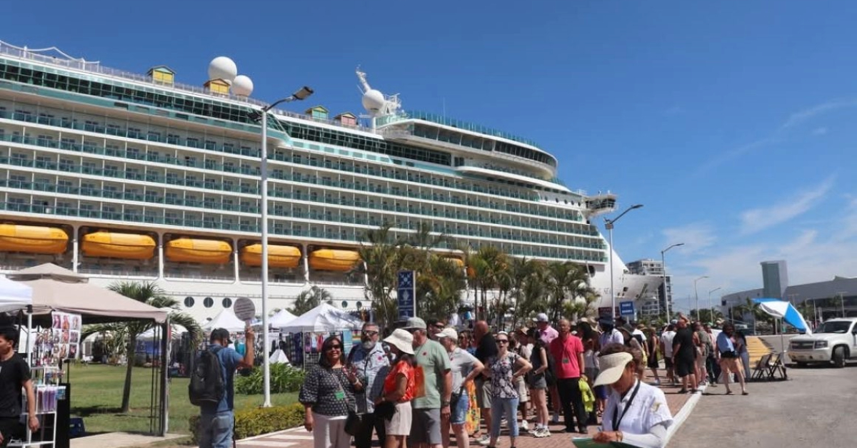 Descenso en llegadas de cruceros a Puerto Vallarta mientras la industria global crece
